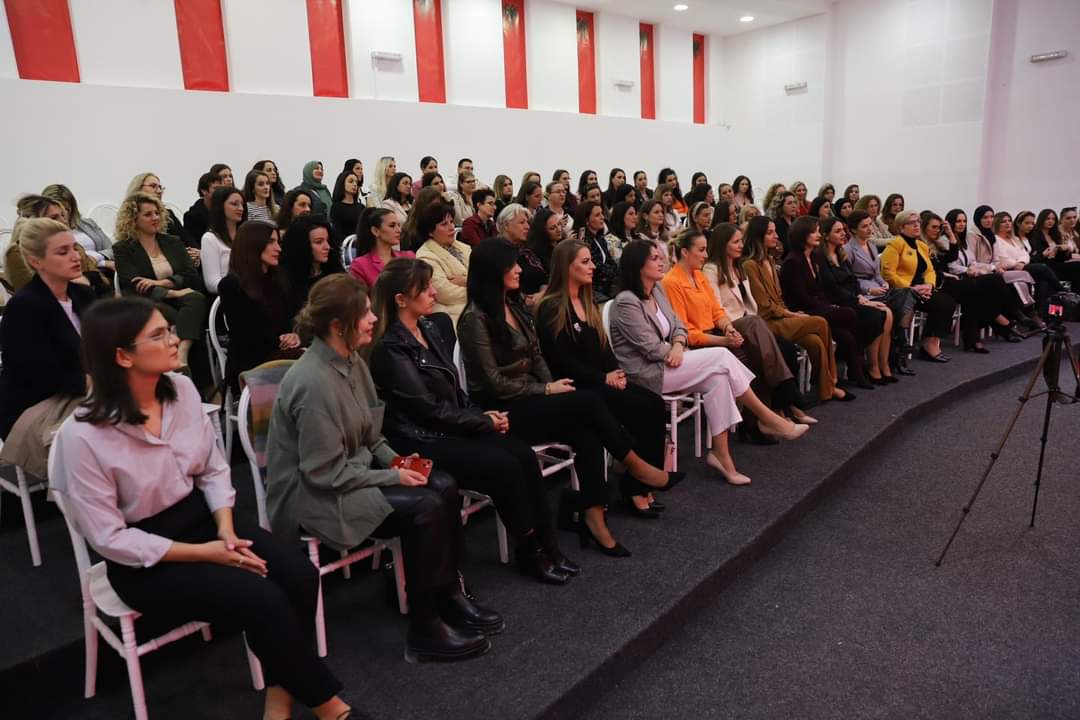 Grida Duma takohet me gratë dhe vajzat e Preshevës – PRESHEVA.AL Grida Duma takohet me gratë dhe vajzat e Preshevës – PRESHEVA.AL